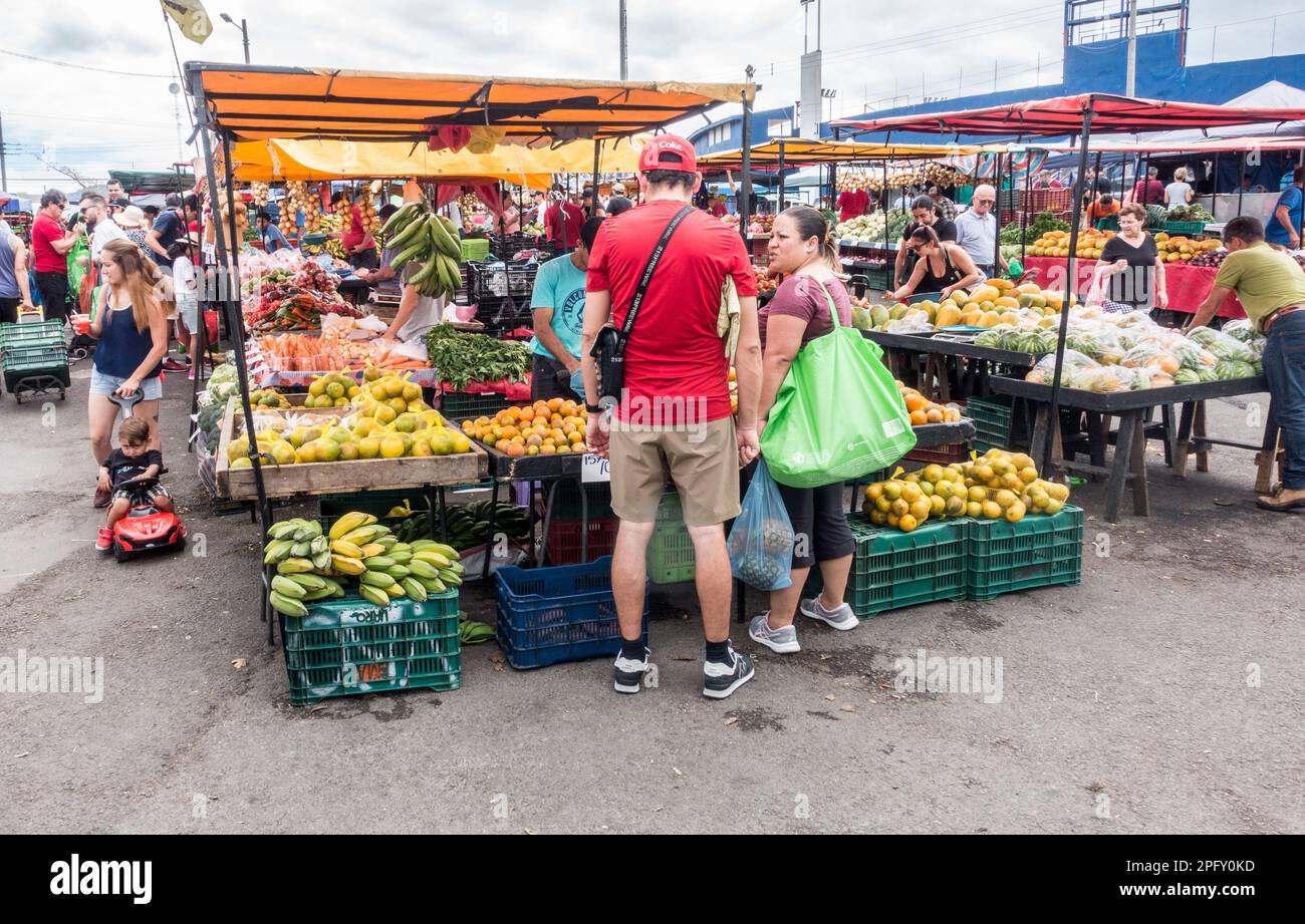 Shoppers at a food stall at a farmers market in Costa Rica Stock Photo ...