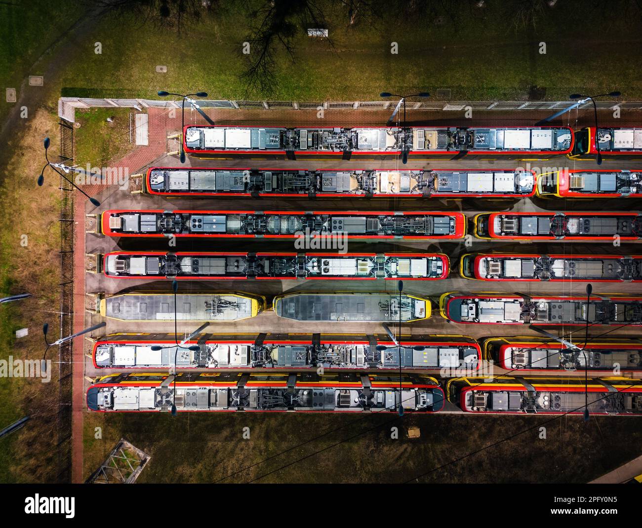 Aerial tram lines hi-res stock photography and images - Alamy
