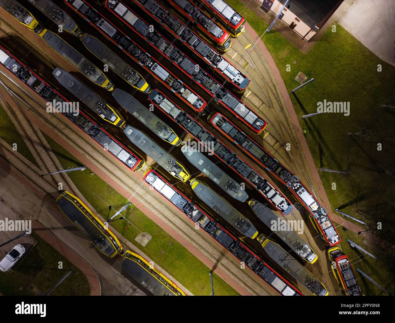 Aerial tram lines hi-res stock photography and images - Alamy