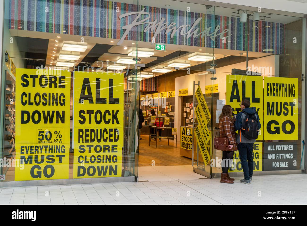 London, UK 19 March 2023. Paperchase store closing down sale in ...