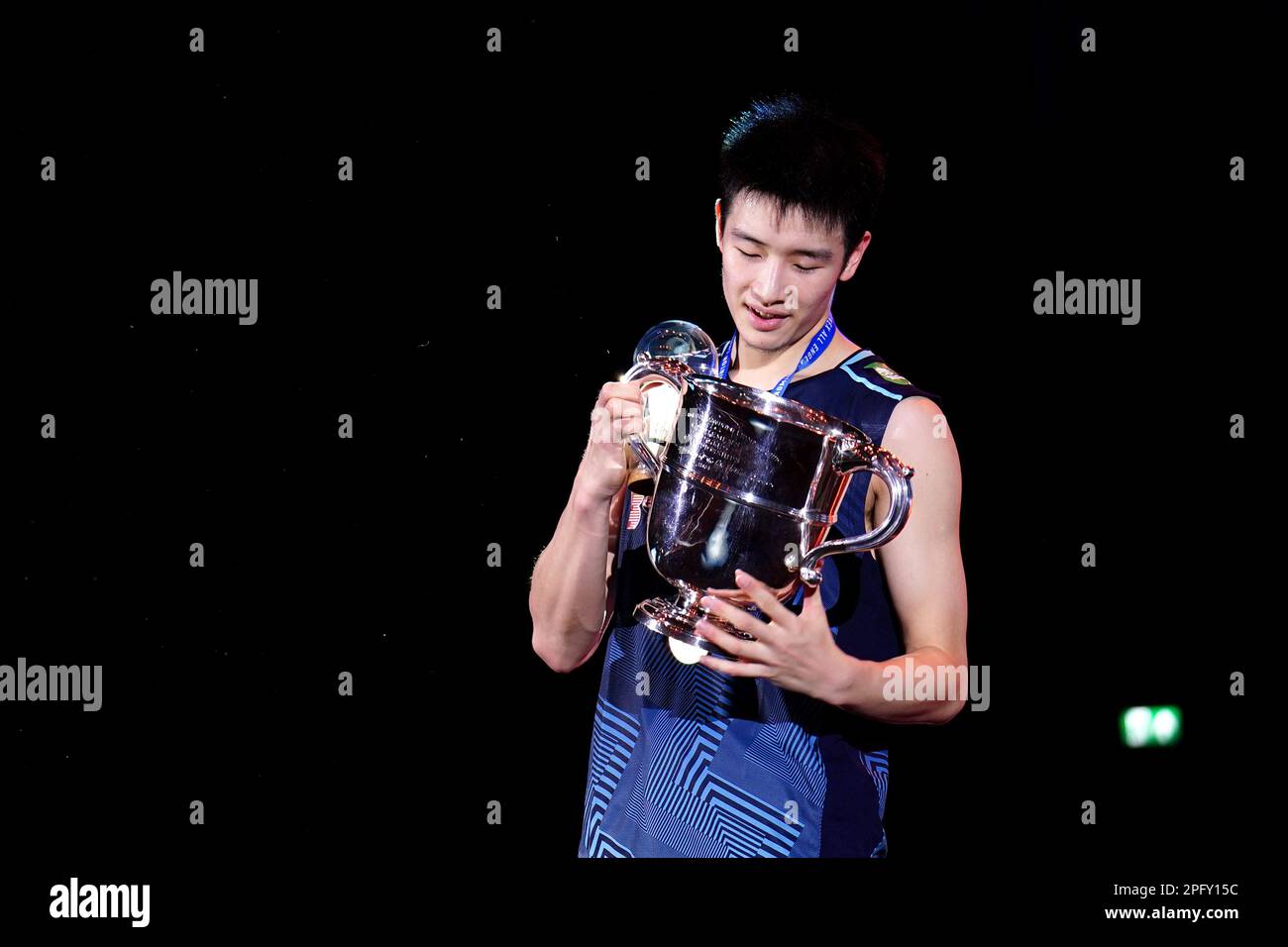 China's Li Shi Feng celebrates victory over Shi Yu Qi (not pictured) in ...