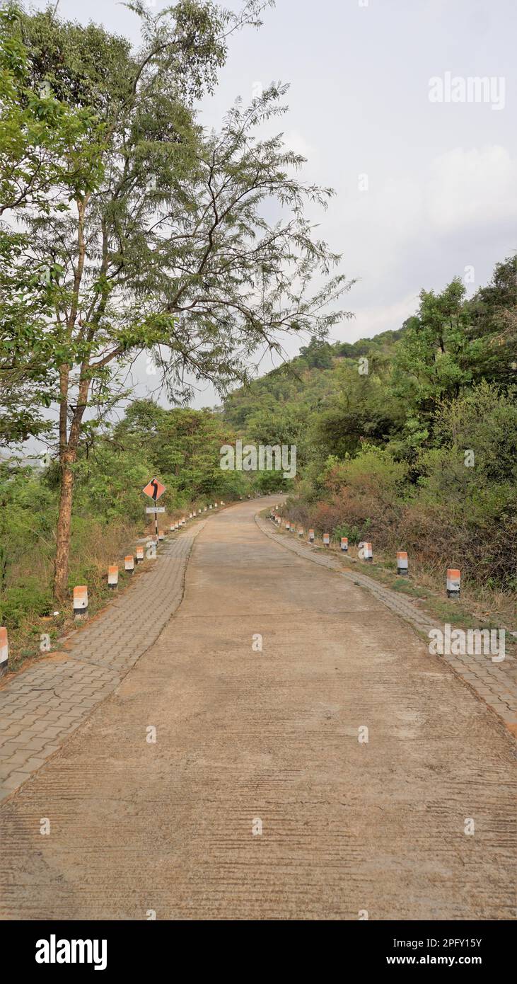 Hiking or trekking route to Avalabetta peak located in Chikaballapur ...