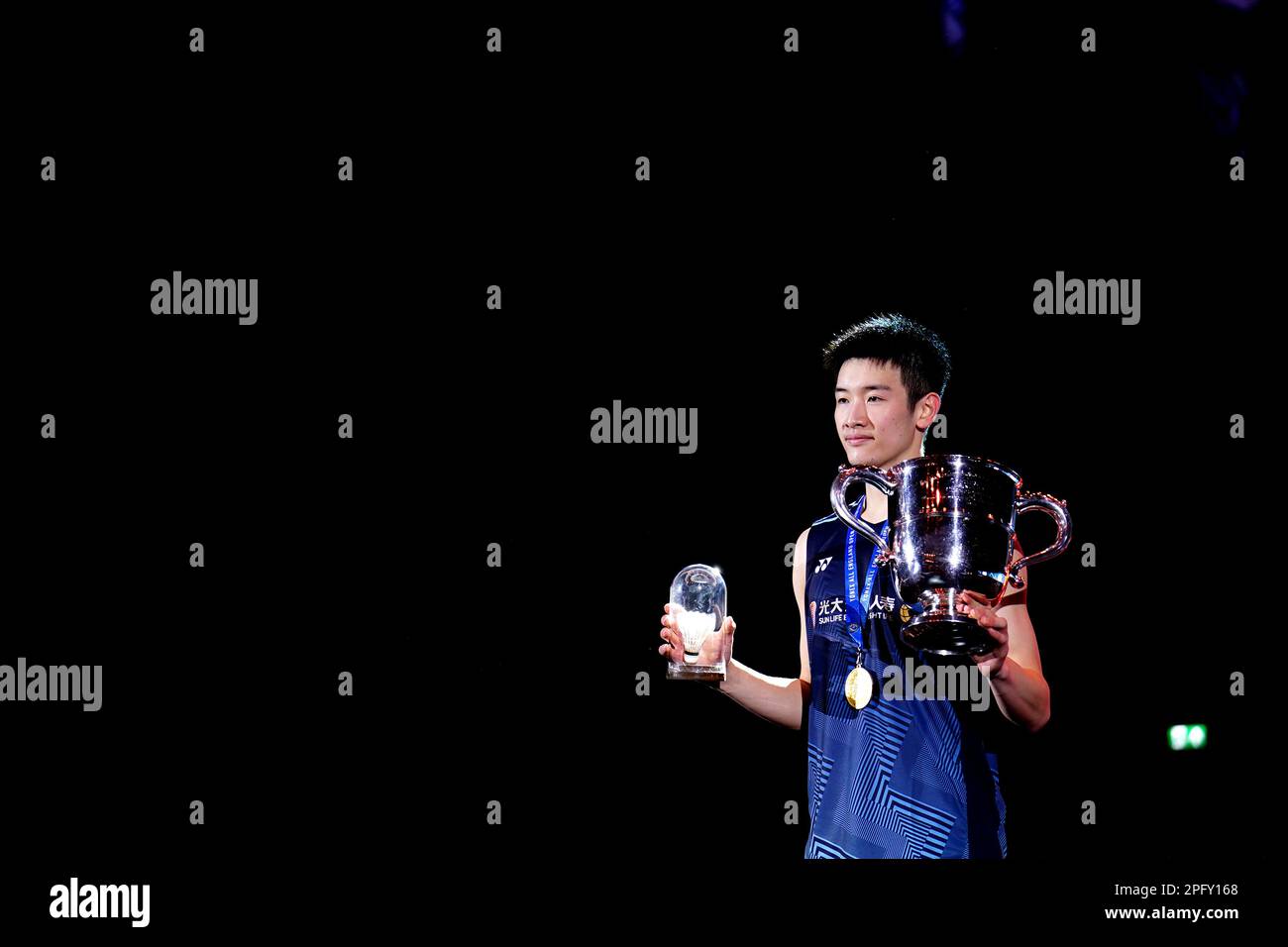 China's Li Shi Feng celebrates victory over Shi Yu Qi (not pictured) in ...