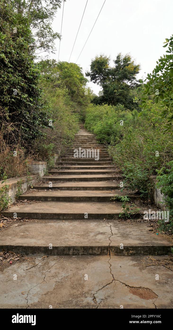 Hiking or trekking route to Avalabetta peak located in Chikaballapur ...