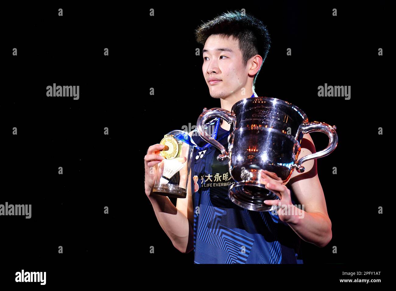 China's Li Shi Feng celebrates victory over Shi Yu Qi (not pictured) in ...