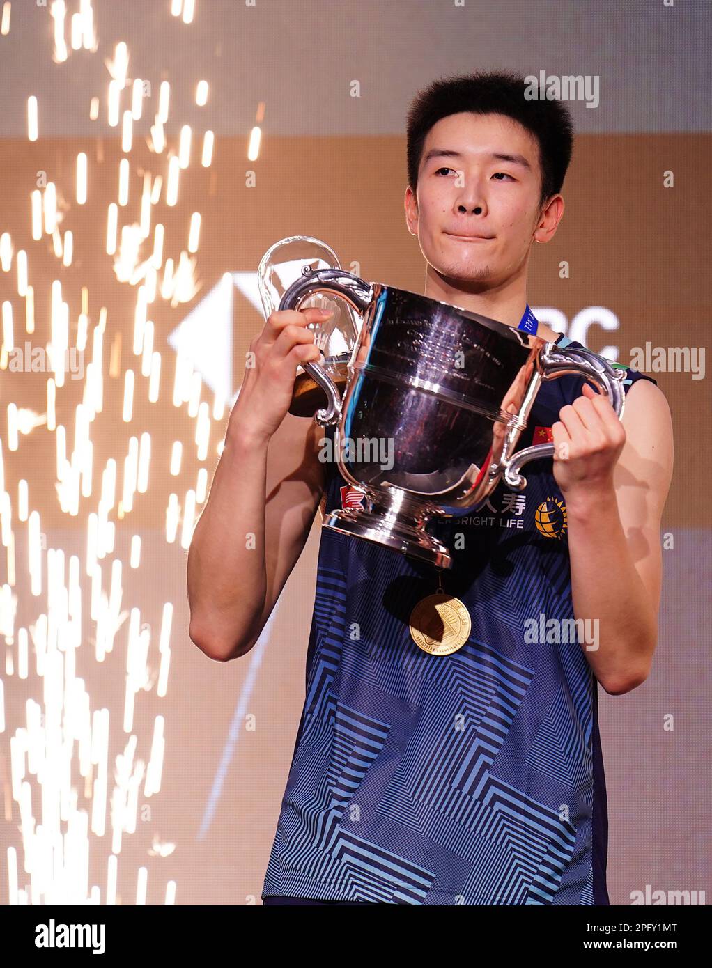 China's Li Shi Feng celebrates victory over Shi Yu Qi (not pictured) in ...