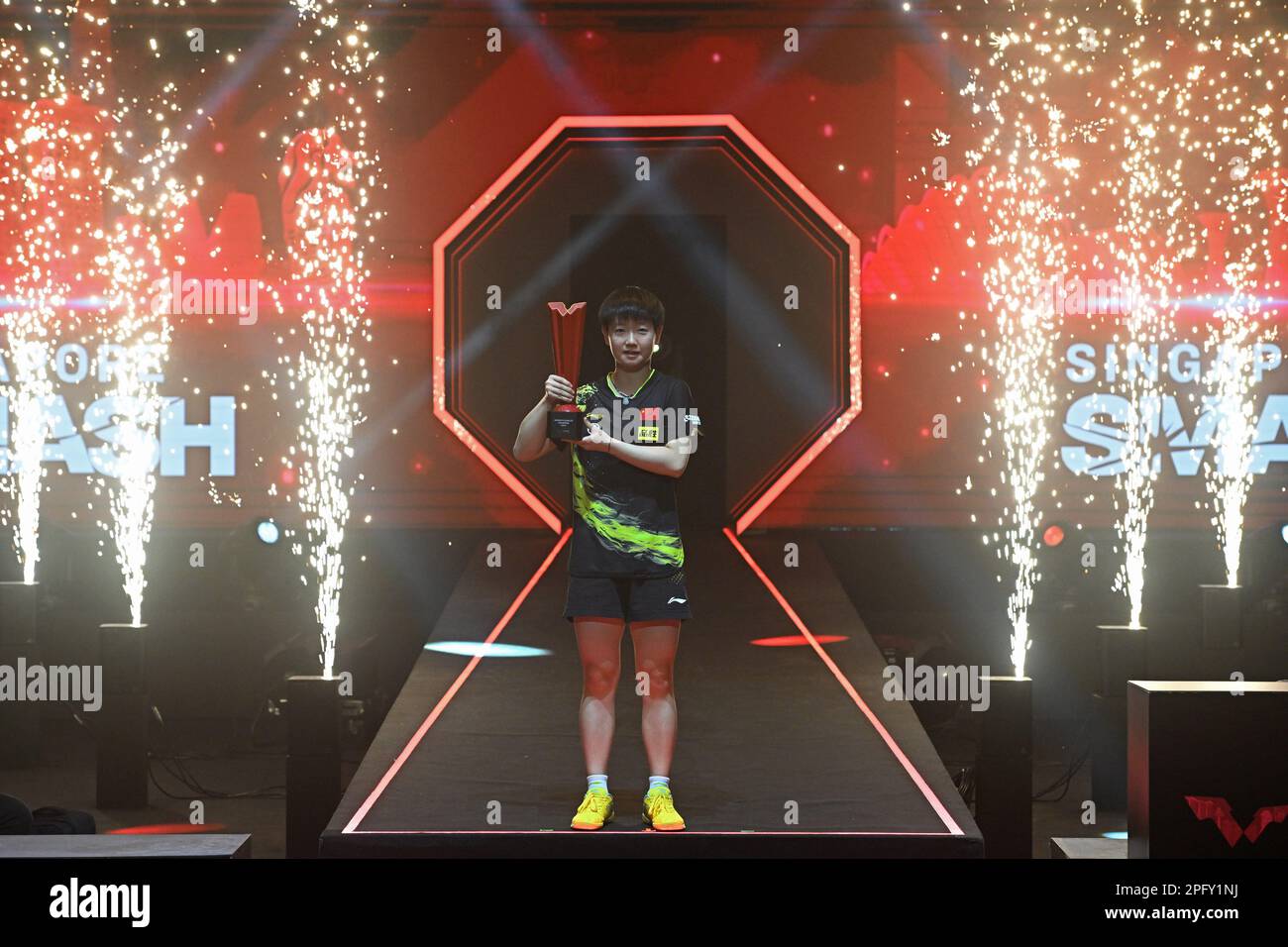 Singapore. 19th Mar, 2023. Winner Sun Yingsha of China poses with the trophy during the awarding ...