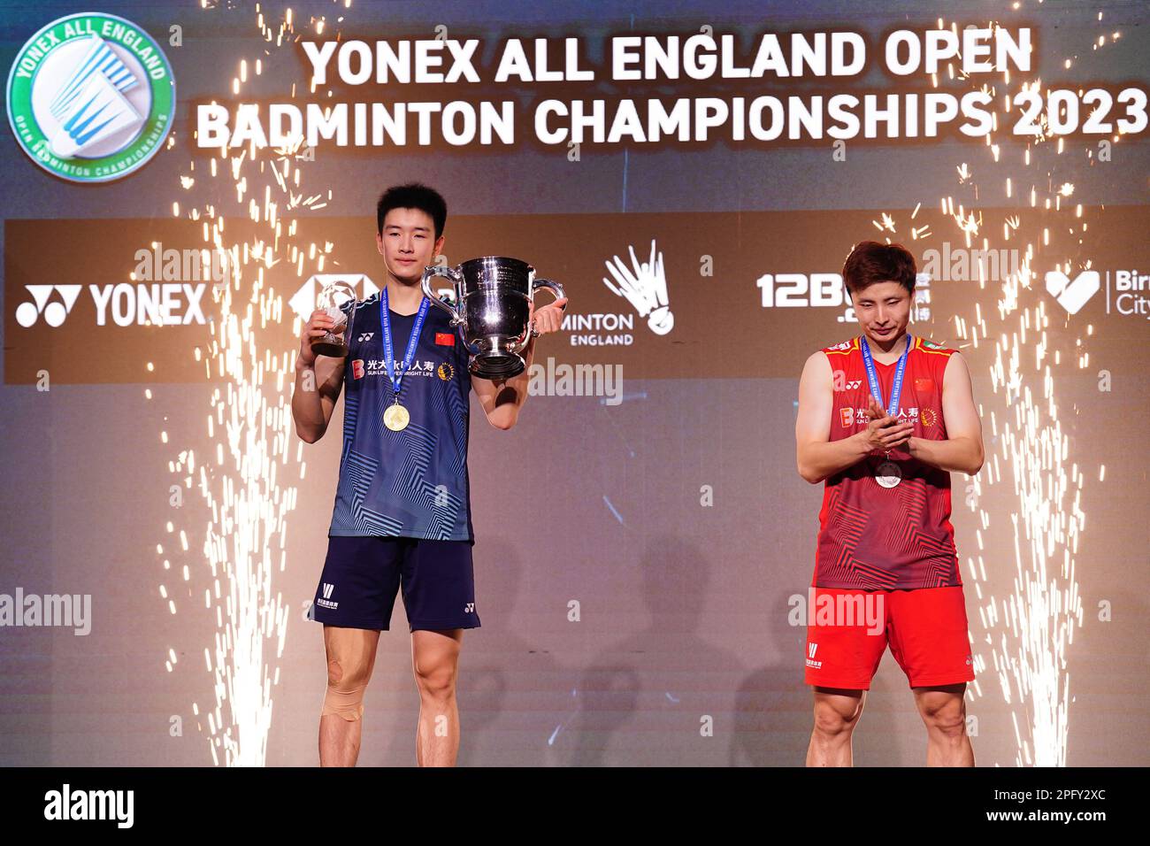China's Li Shi Feng celebrates victory over Shi Yu Qi (right) in the ...