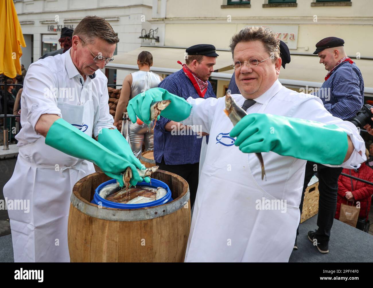 Verden, Germany. 19th Mar, 2023. Andreas Philippi (SPD, r), Minister of ...
