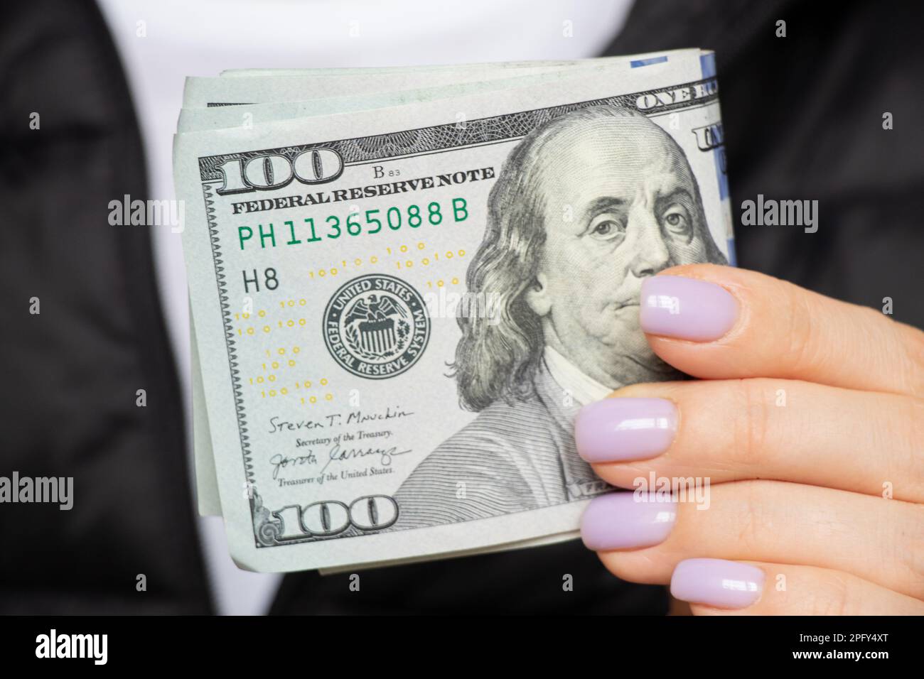Lending hands hi-res stock photography and images - Alamy