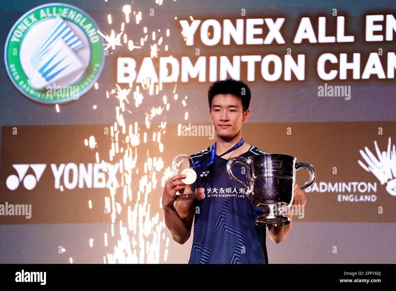 China's Li Shi Feng celebrates victory over Shi Yu Qi (not pictured) in ...