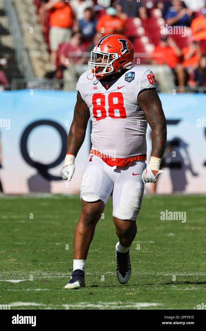 Illinois Fighting Illini defensive lineman Keith Randolph Jr. (88 ...