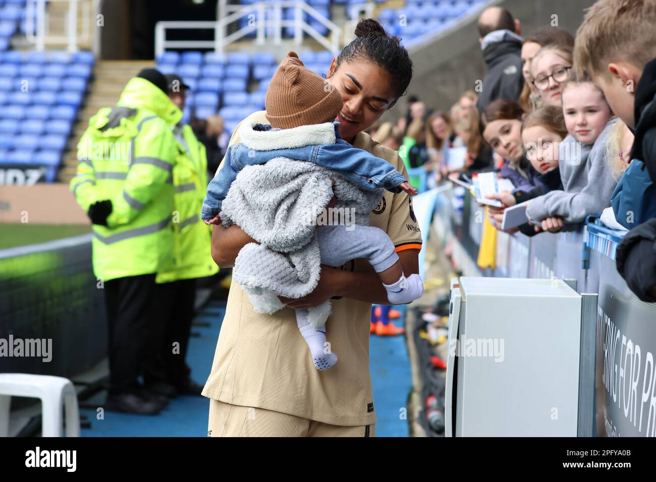 Jess carter lioness hi-res stock photography and images - Alamy