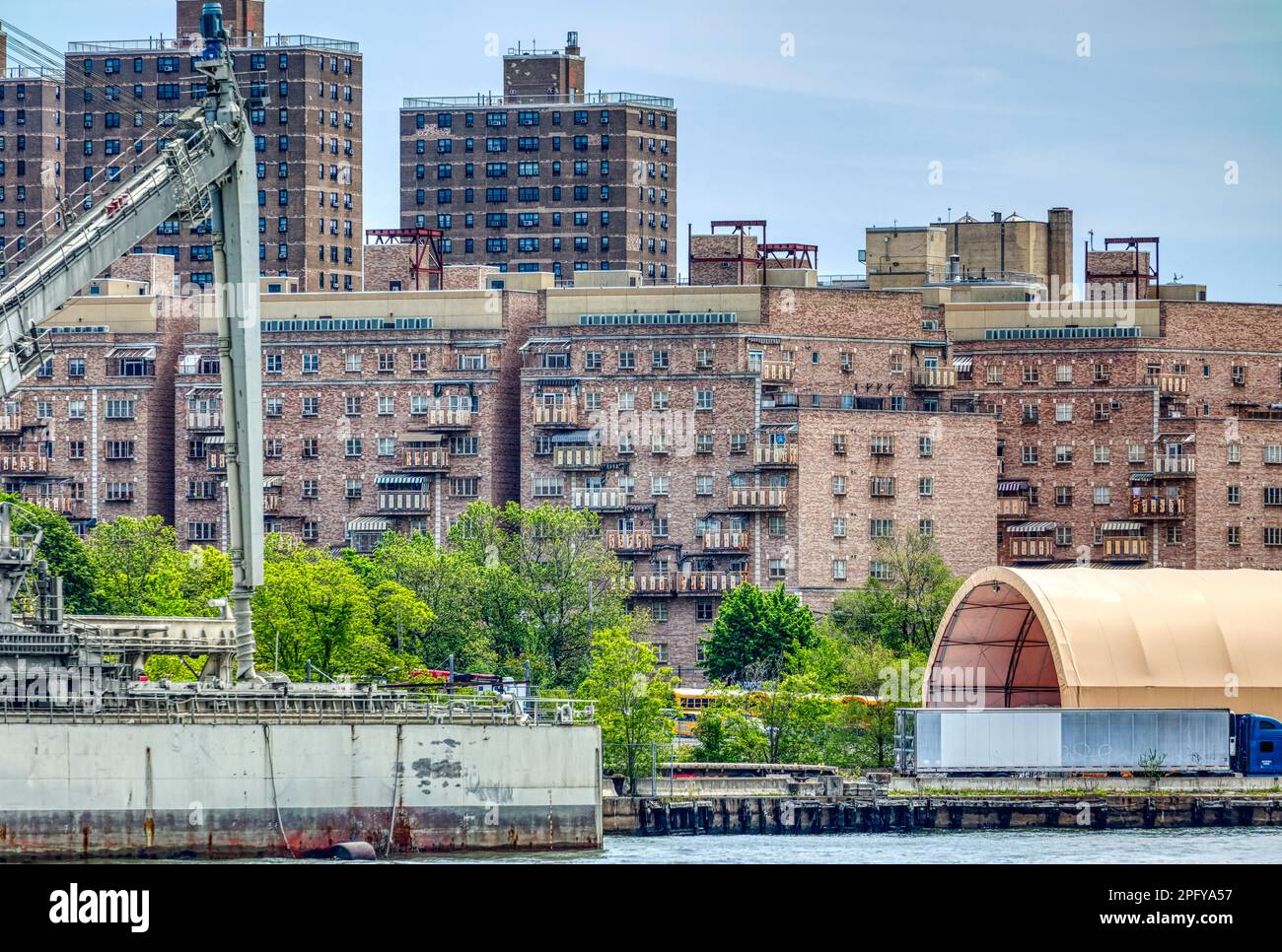 525 kent avenue hi-res stock photography and images - Alamy