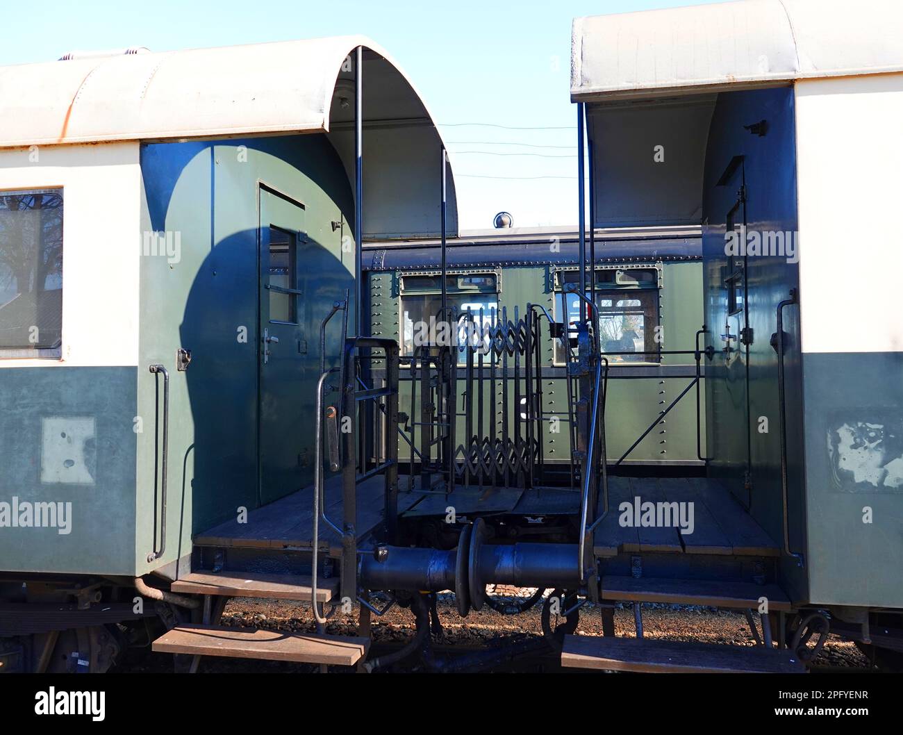 Train coupler hi-res stock photography and images - Alamy