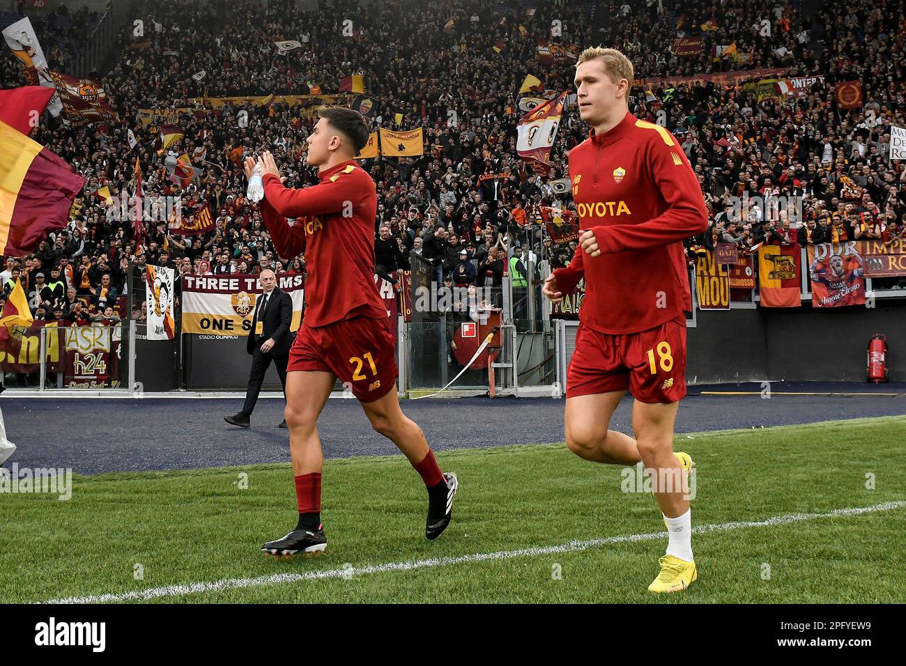Paulo dybala wave hi-res stock photography and images - Alamy