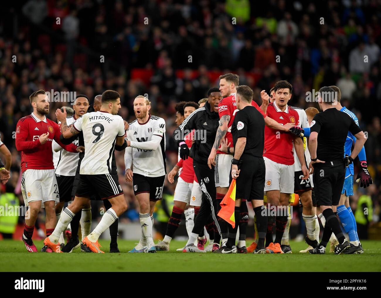 Chris kavanagh red card hi-res stock photography and images - Alamy