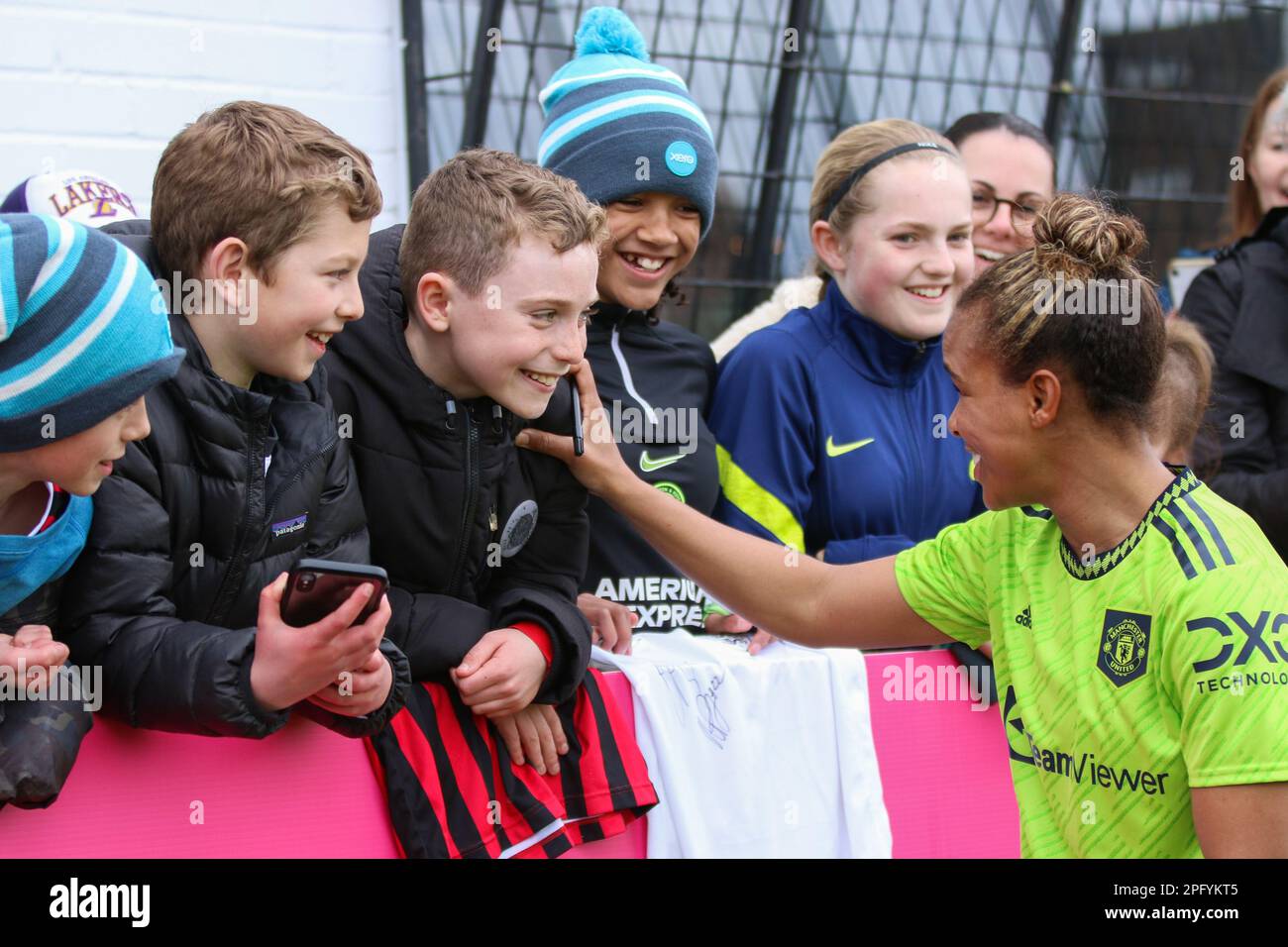 Manchester united women fans hi-res stock photography and images - Alamy