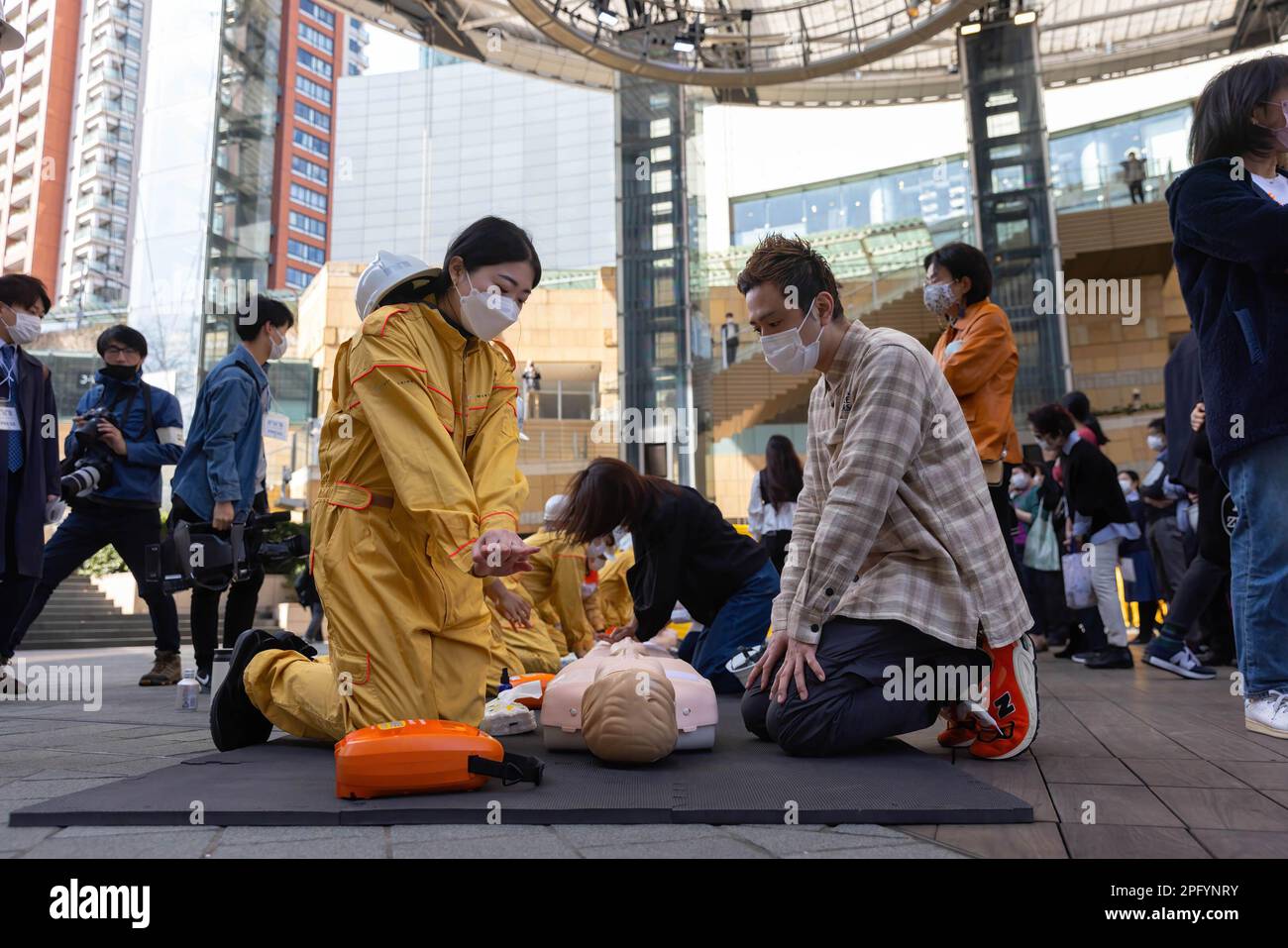 Mori Building first aid treatment diffuser shows a participant how to ...