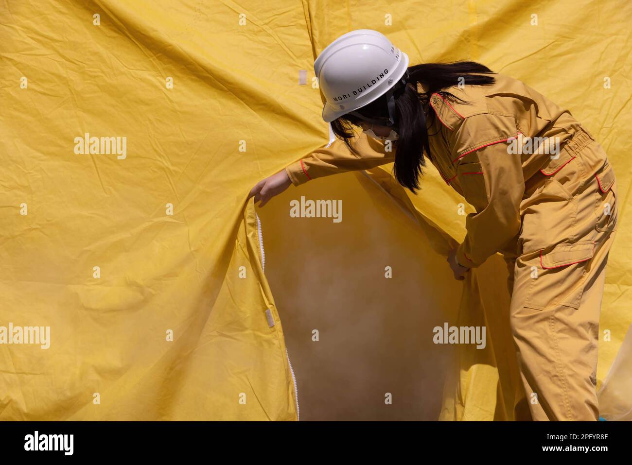 Smoke tent hi-res stock photography and images - Alamy