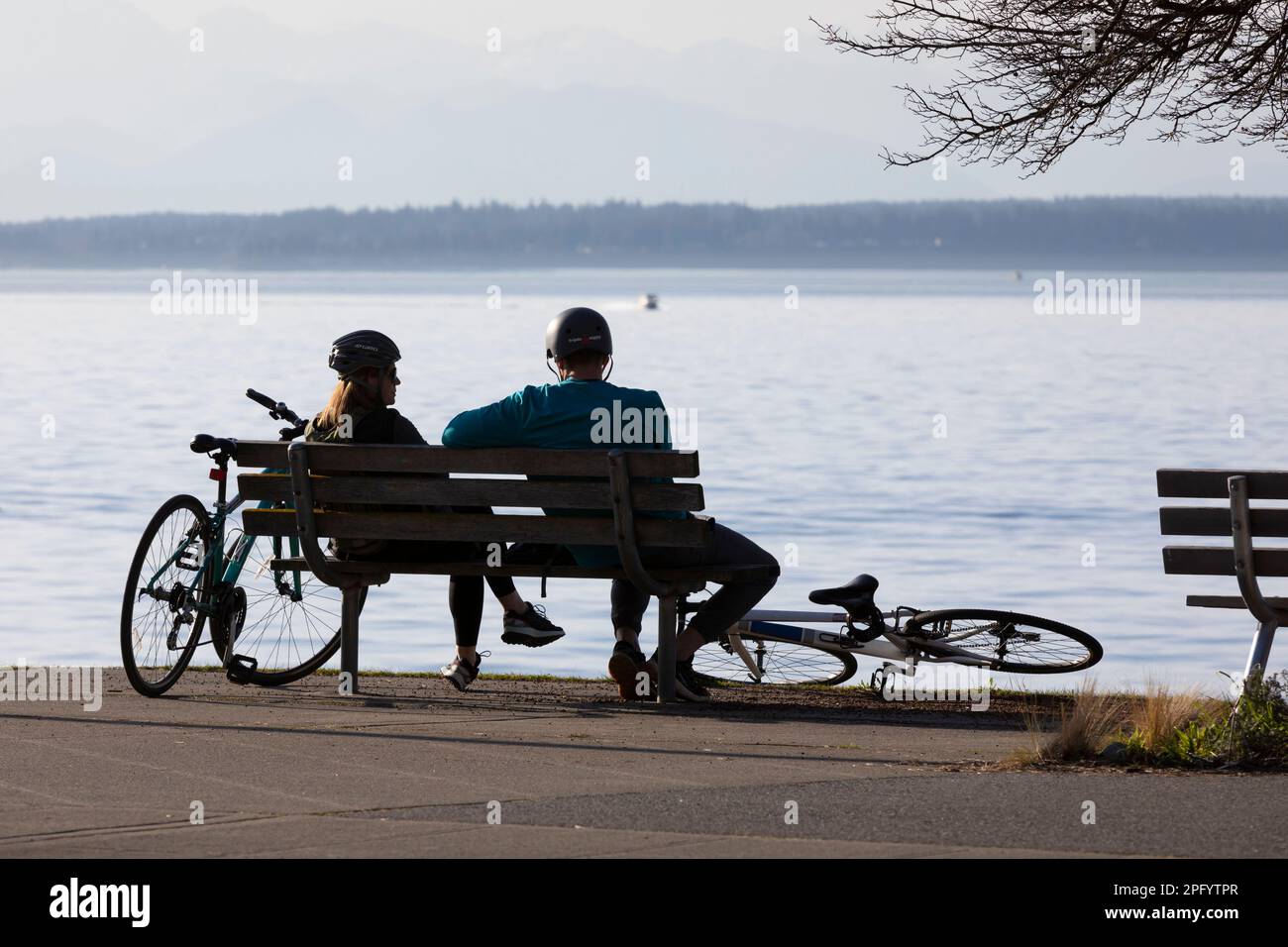 Ride along bench hi-res stock photography and images - Alamy