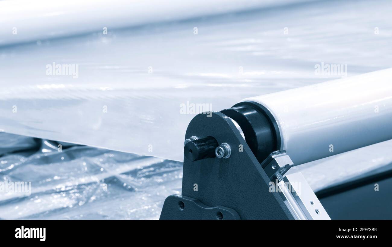 Cold cutting system, bottom seal bag and calendar bag making machines ...