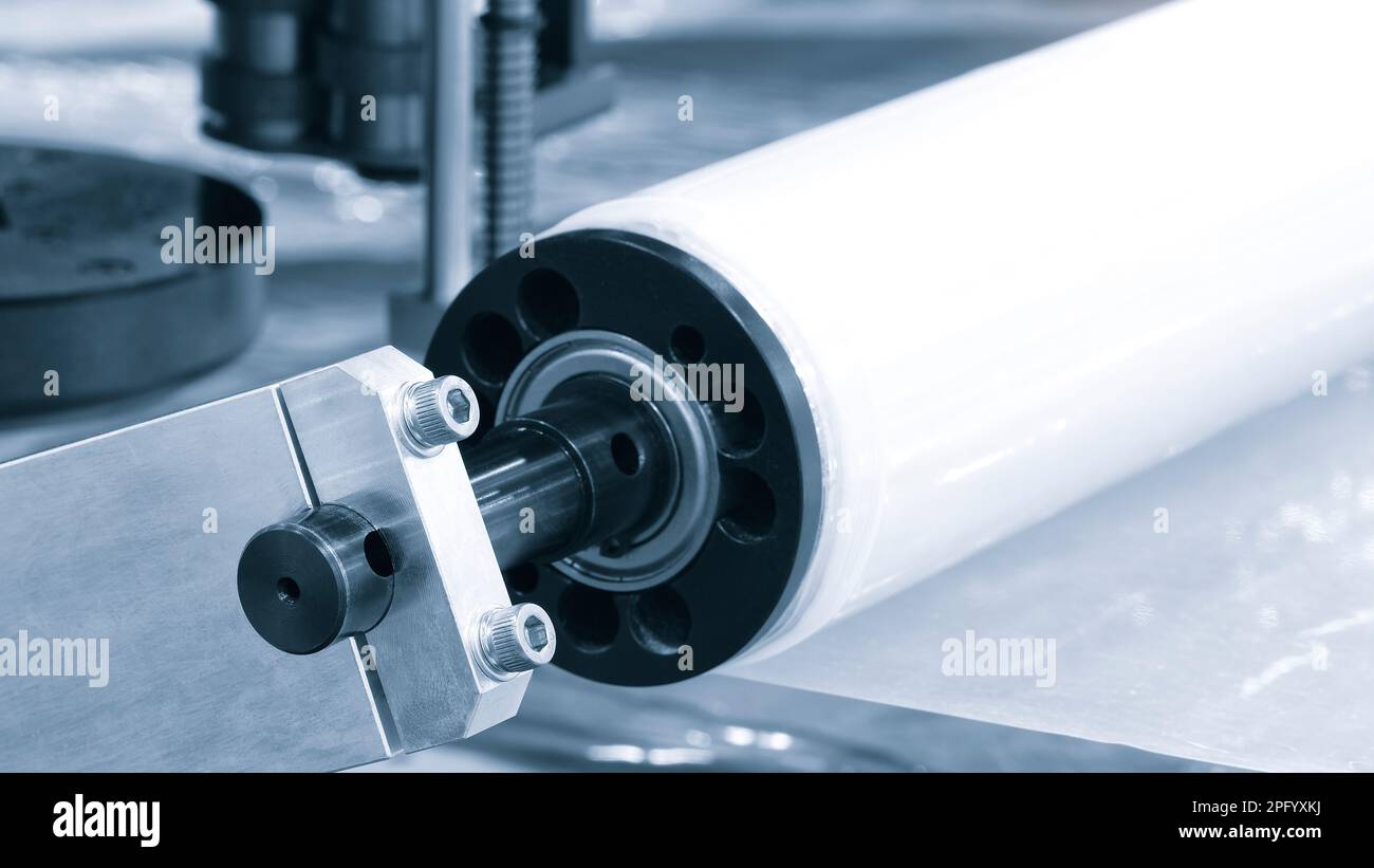 Cold cutting system, bottom seal bag and calendar bag making machines ...