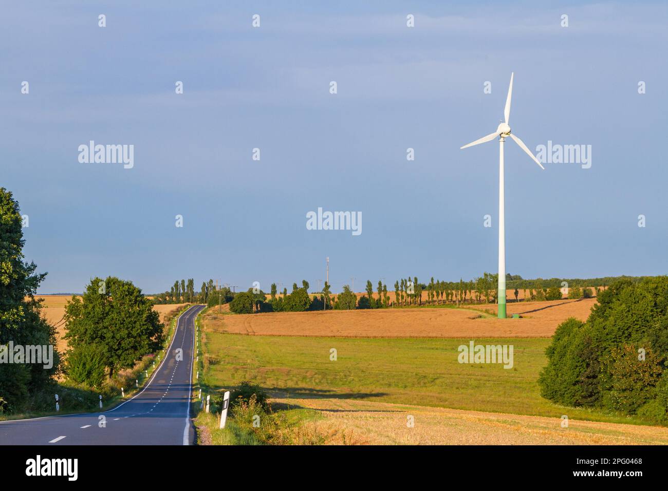 Long and windy road hi-res stock photography and images - Alamy