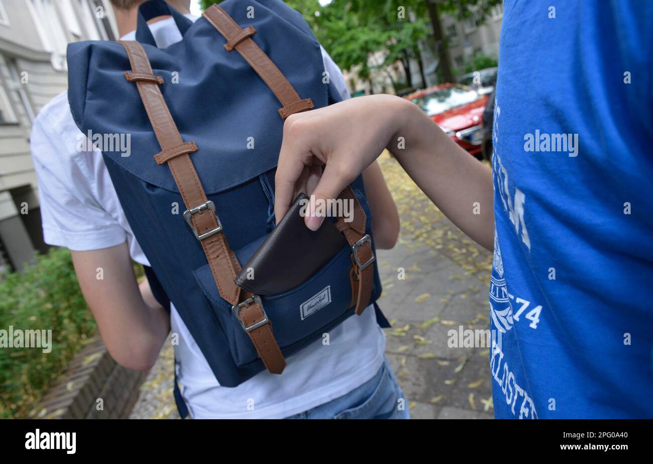 Symbol photo, pickpocketing Stock Photo - Alamy