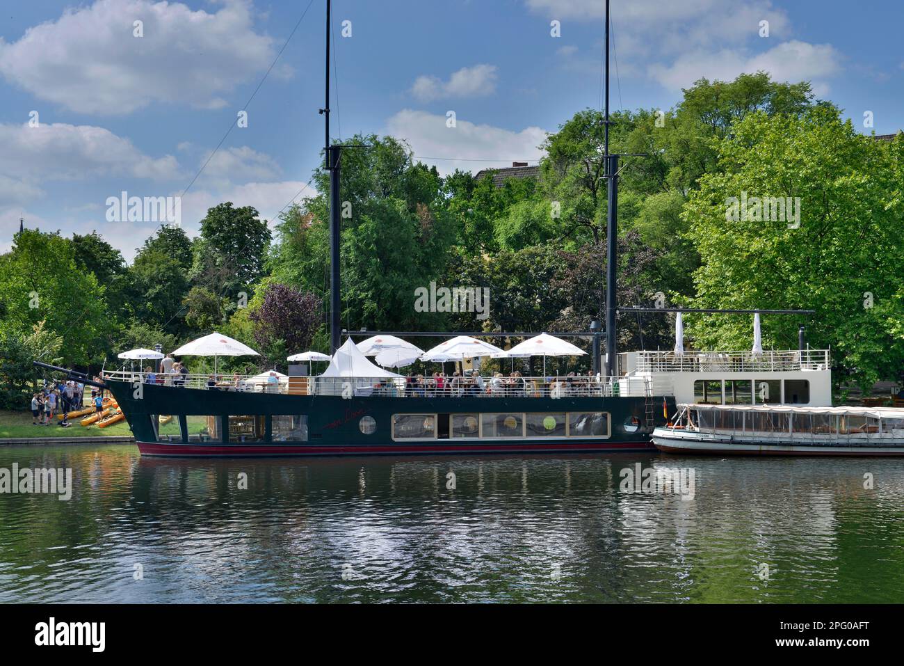 Van Loon, restaurant ship, Urbanhafen, Kreuzberg, Berlin, Germany Stock ...