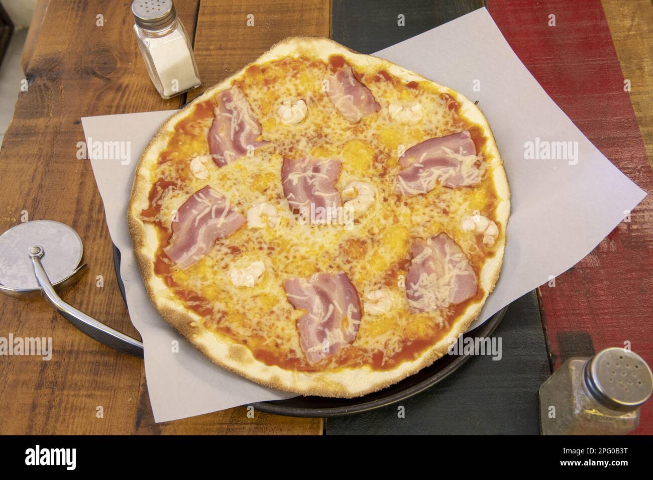 A wonderful medium thin crust pizza with bacon, various types of cheese ...