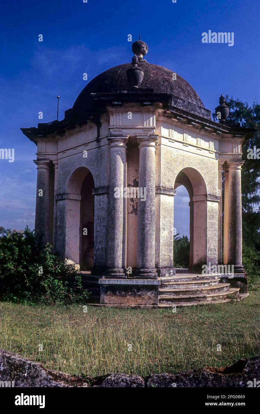 Mausoleum of Colonel Lord Bailey who was crushed by Tipu Sultan in ...