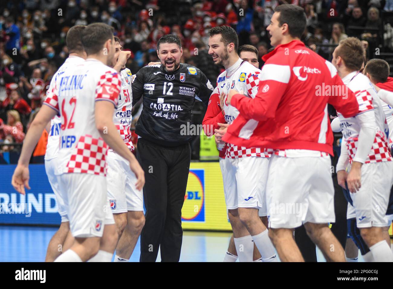 Croatian handball national team celebrate the win against Iceland: Ivan ...