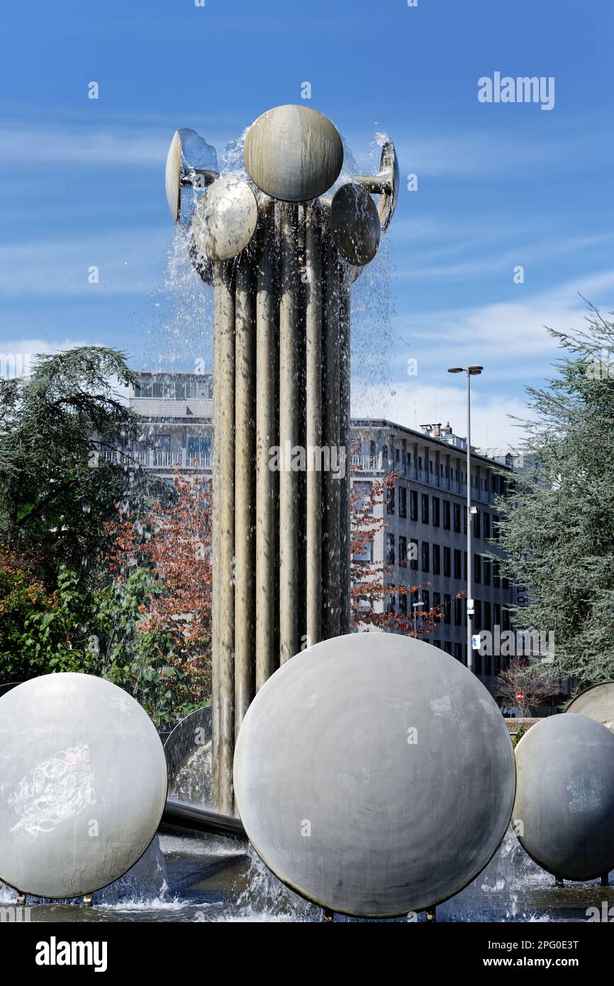 Cologne fountain hi-res stock photography and images - Alamy
