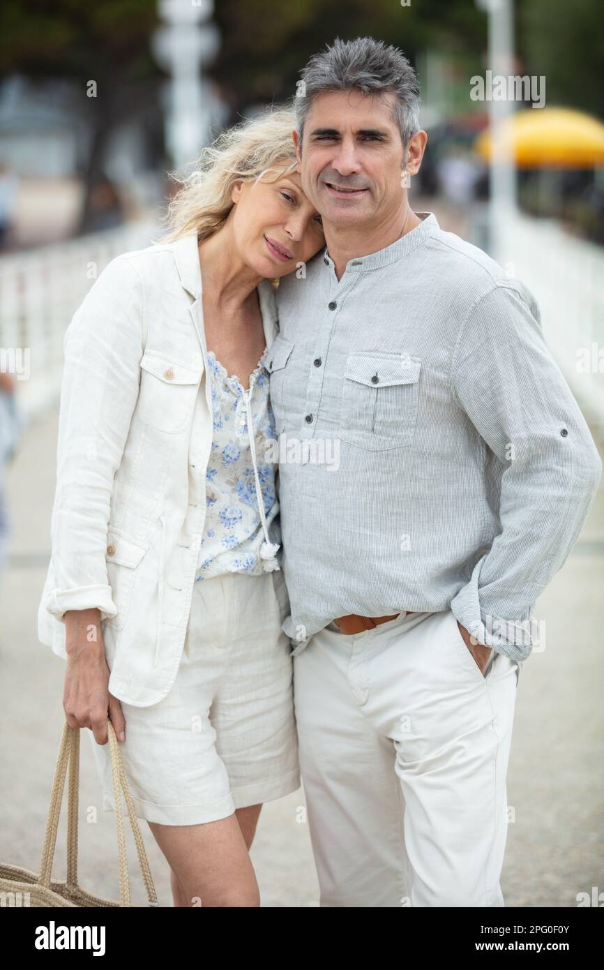 Middle age couple in front house hi-res stock photography and images ...