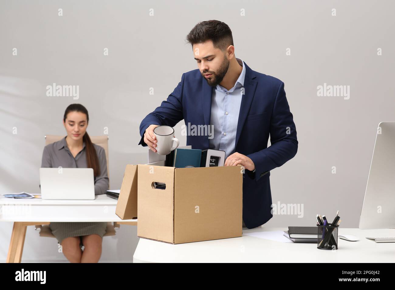 Female employee personal stuff hi-res stock photography and images - Alamy