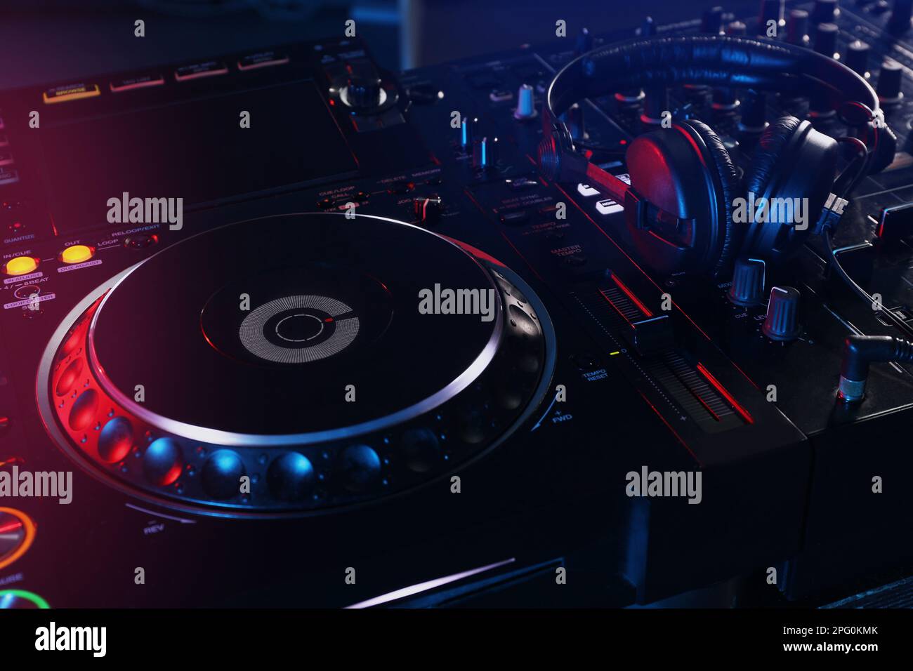 Dj set with view hi-res stock photography and images - Alamy