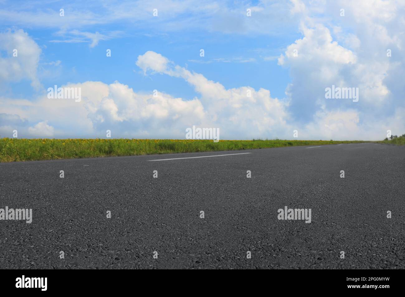 Empty asphalt road on peaceful hi-res stock photography and images - Alamy