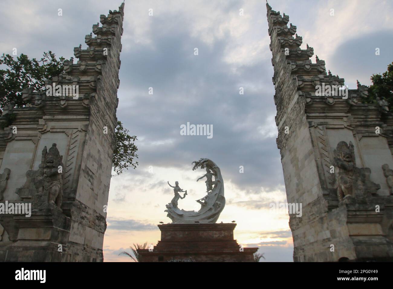 Legian Beach Entrance Gate Stock Photo - Alamy