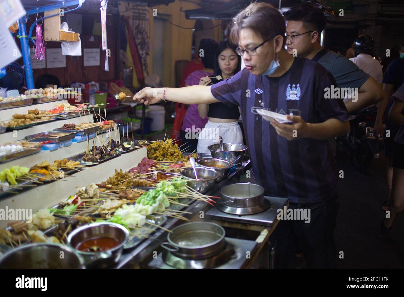 Malaysia, Penang, Georgetown, street food, cook Stock Photo - Alamy