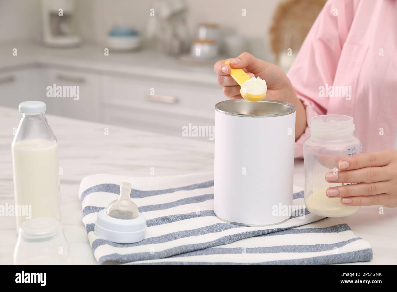 Woman preparing baby formula hi-res stock photography and images - Alamy