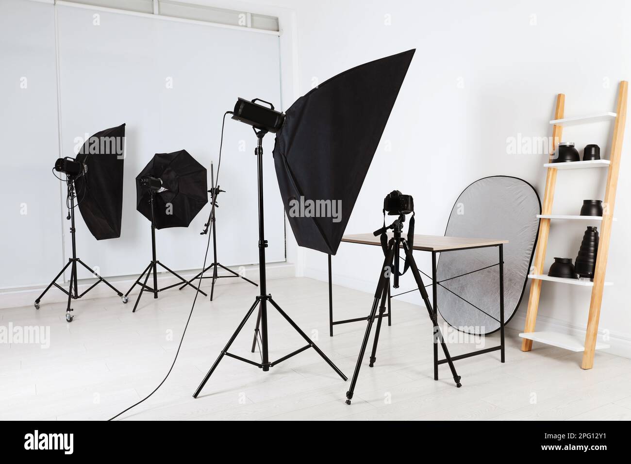Empty table in front of camera and professional lighting equipment ...