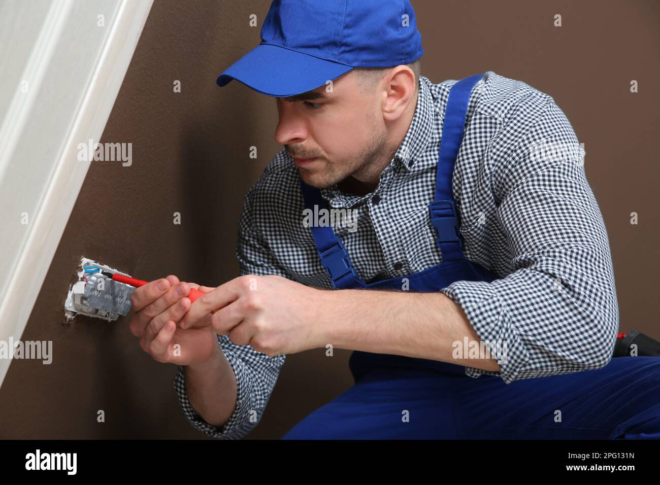 Repairing home electricity socket hi-res stock photography and images ...