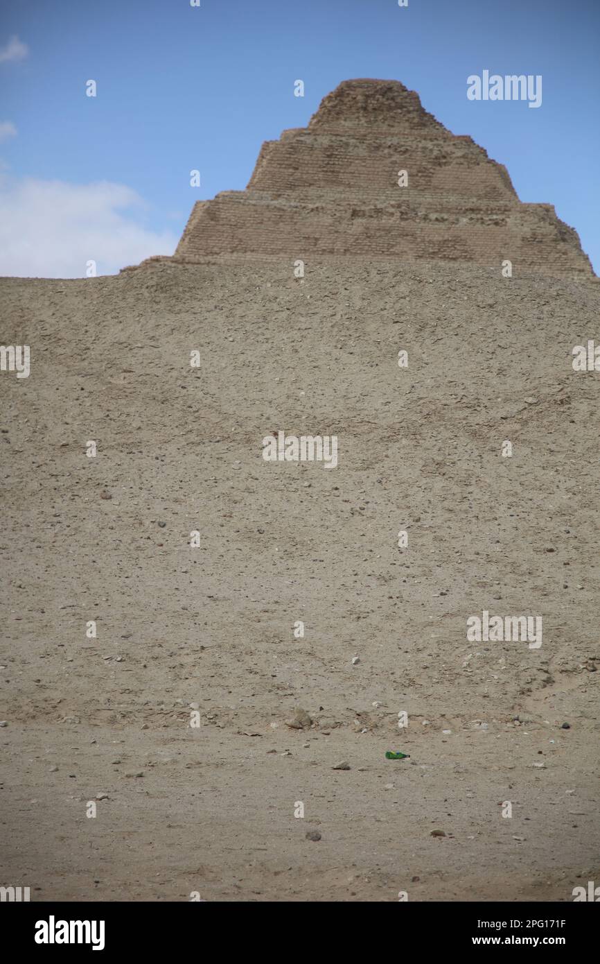 Sakara pyramid behind the desert and sand Stock Photo - Alamy