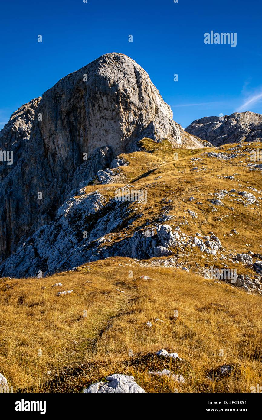 Mountain path in high mountains Stock Photo - Alamy