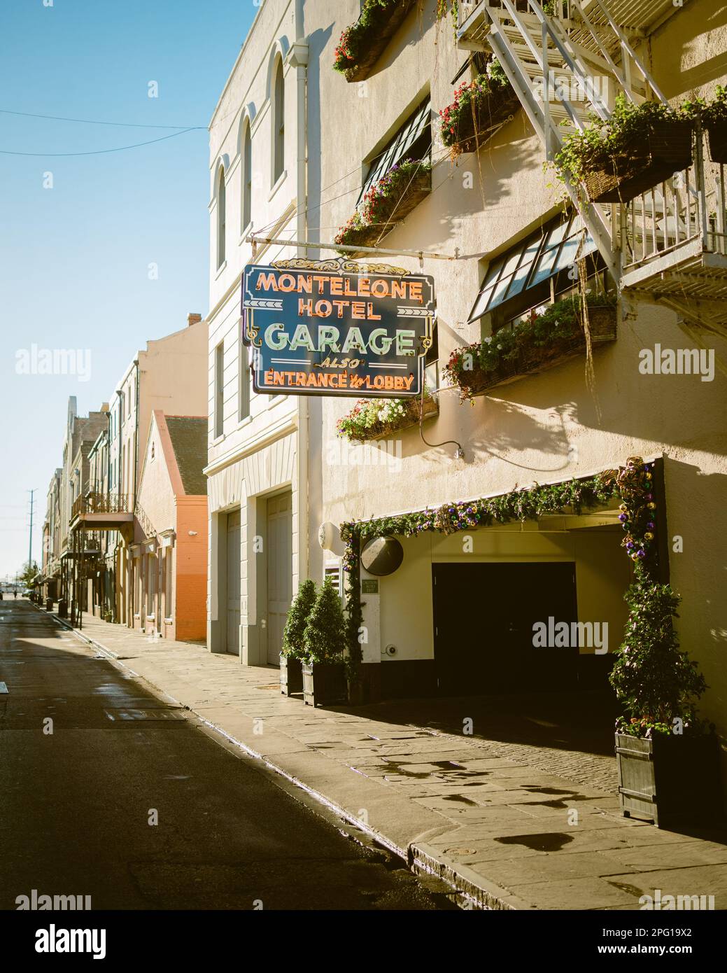 Hotel Monteleone vintage sign, New Orleans, Louisiana Stock Photo - Alamy