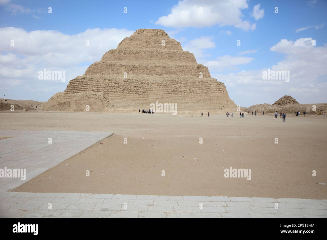 sakara pyramid with tourists Stock Photo - Alamy