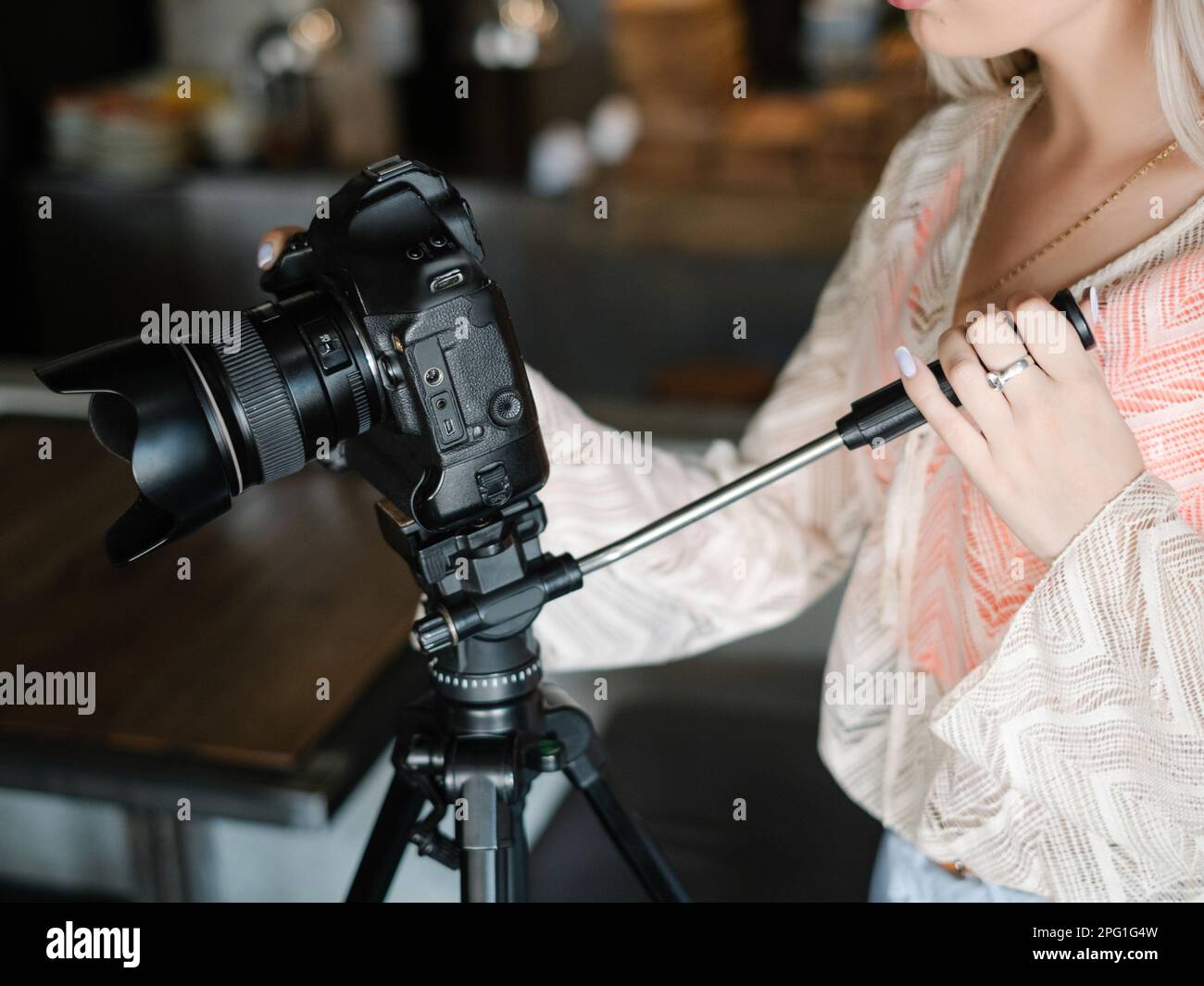 Filming the news hi-res stock photography and images - Alamy