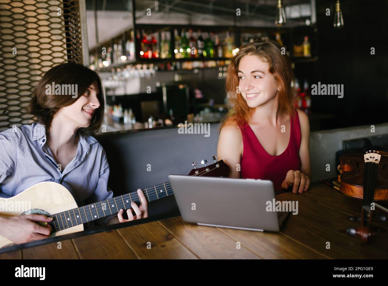 Sharing experiences hi-res stock photography and images - Alamy