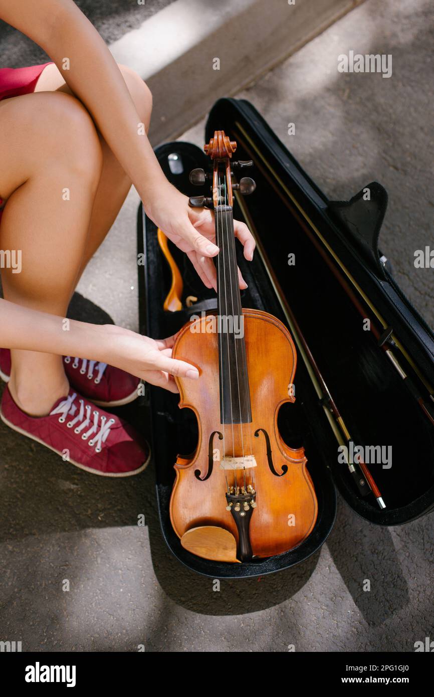 violin instrument classical music performance Stock Photo - Alamy